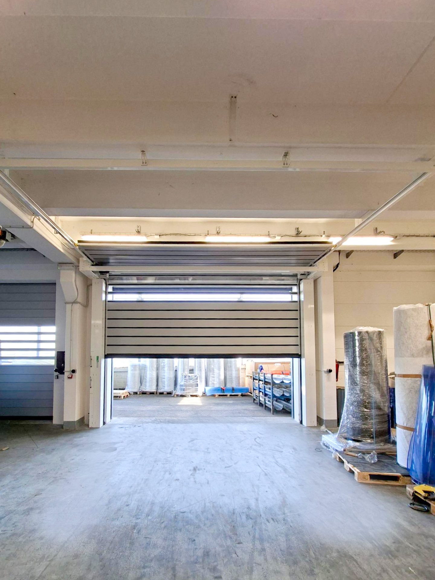 Szybkobieżna brama spiralna EFA-SST® N Premium z niskim nadprożem - EFAFLEX PL